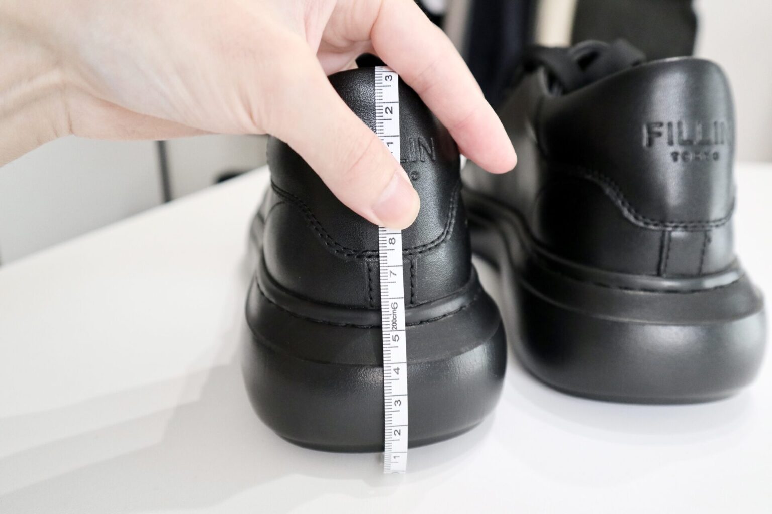 【これが欲しかった】FILLIN（フィルイン）のスニーカーを着用レビュー！【履き心地・サイズ感】 - リファインマガジン