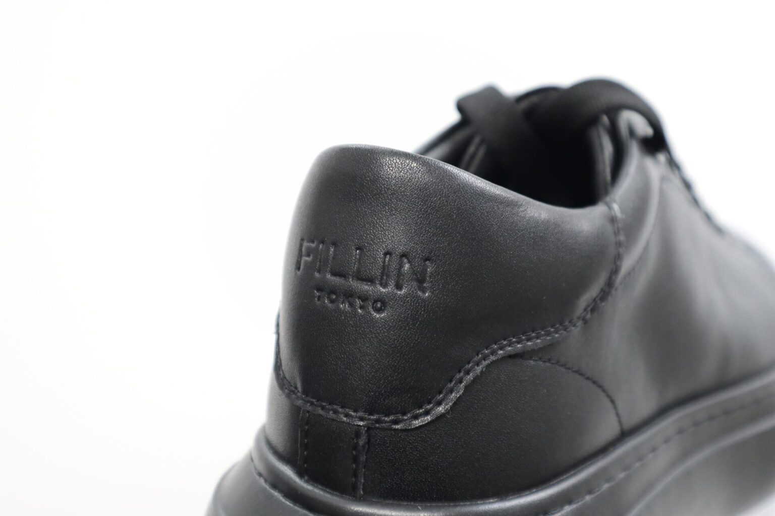 【これが欲しかった】FILLIN（フィルイン）のスニーカーを着用レビュー！【履き心地・サイズ感】 - リファインマガジン