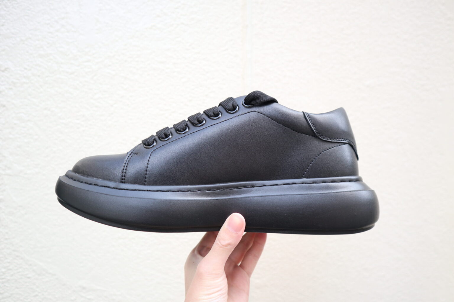 【これが欲しかった】FILLIN（フィルイン）のスニーカーを着用レビュー！【履き心地・サイズ感】 - リファインマガジン